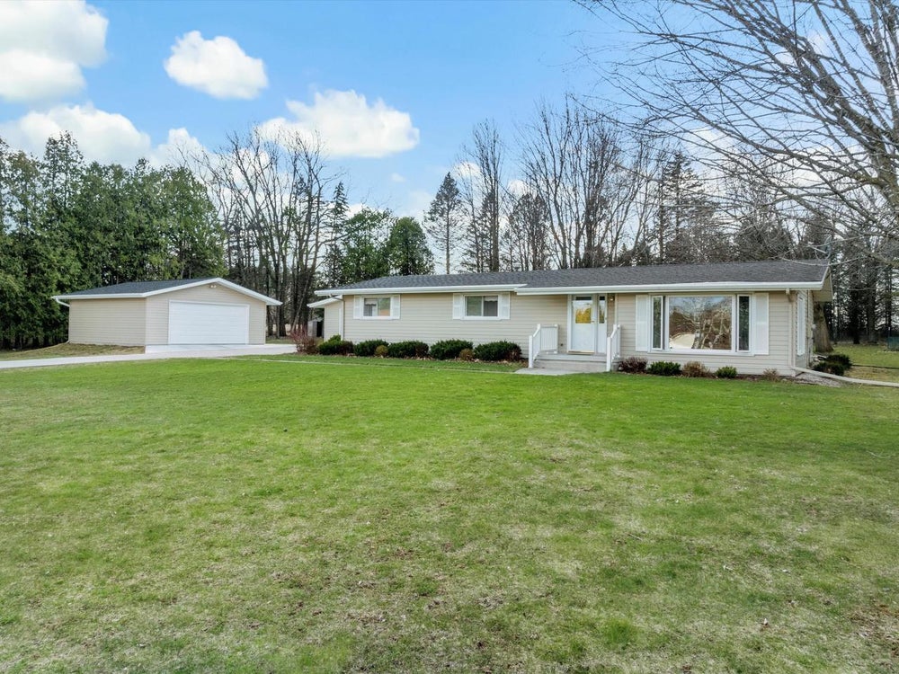 1820 Whitewater DRIVE, Manitowoc, WI 54220 - MLS# 1871174 - Coldwell Banker