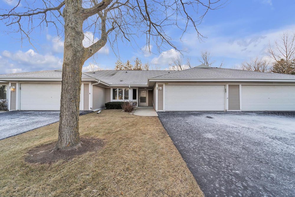 7417 W Mequon Square DRIVE, Mequon, WI 53092 - MLS# 1903498 - Coldwell ...