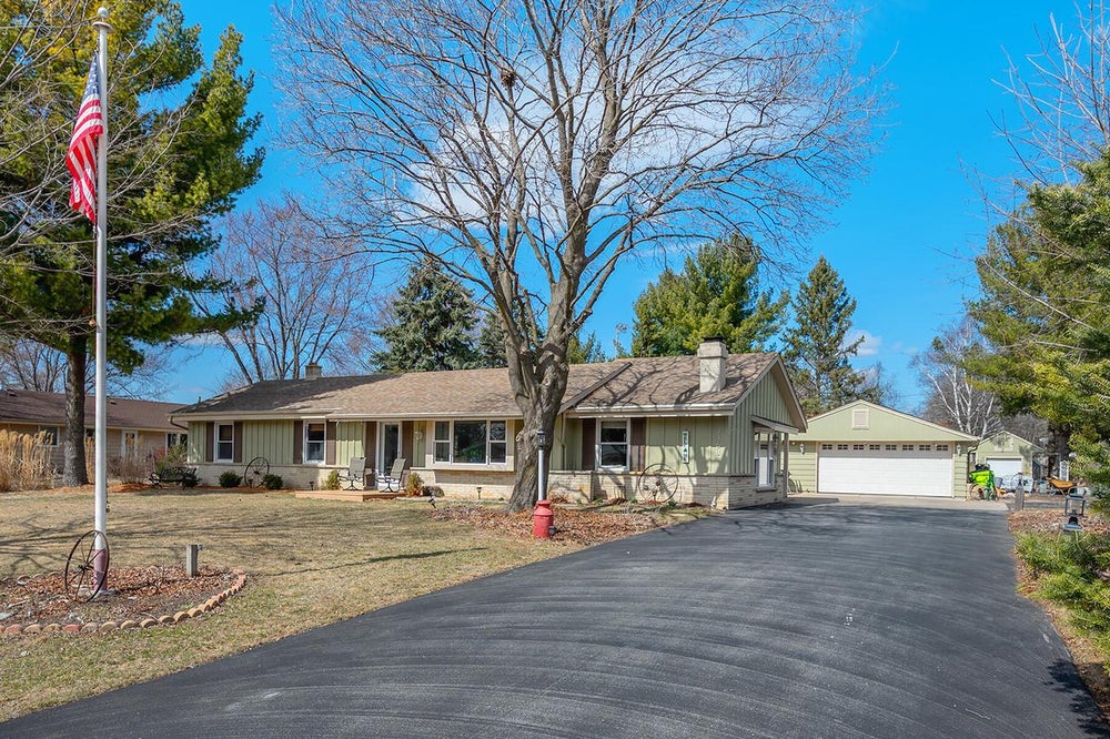 3368 Mount LANE, Hubertus, WI 53033 - MLS# 1911488 - Coldwell Banker