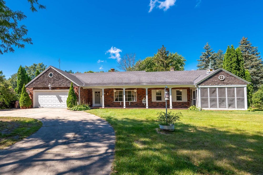 7245 N Seneca AVENUE, Milwaukee, WI 53217 - MLS# 1932981 - Coldwell Banker
