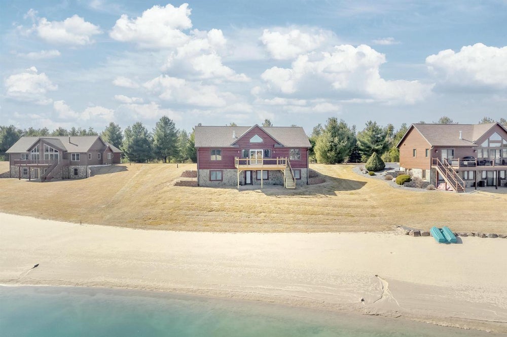 N8090 Clear Water Drive, New Lisbon, WI 53950 - MLS# 1995307 - Coldwell ...