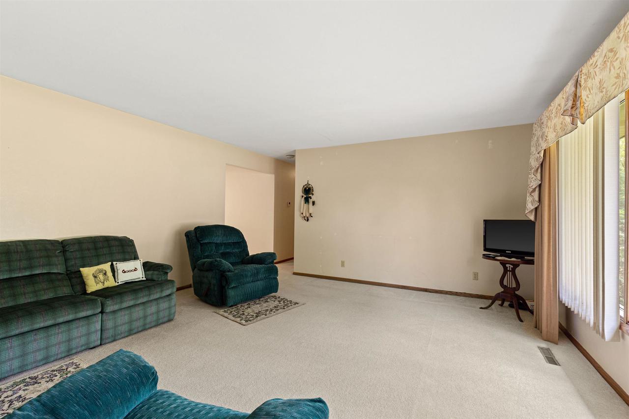 911 WEEPING WILLOW DRIVE, Wisconsin Rapids, WI 54494 - MLS# 22232796 ...