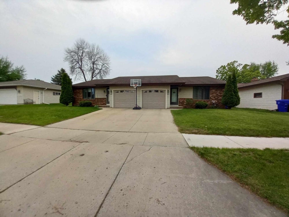 3327 E Canary Street, Appleton, WI 54915 - MLS# 50291347 - Coldwell Banker