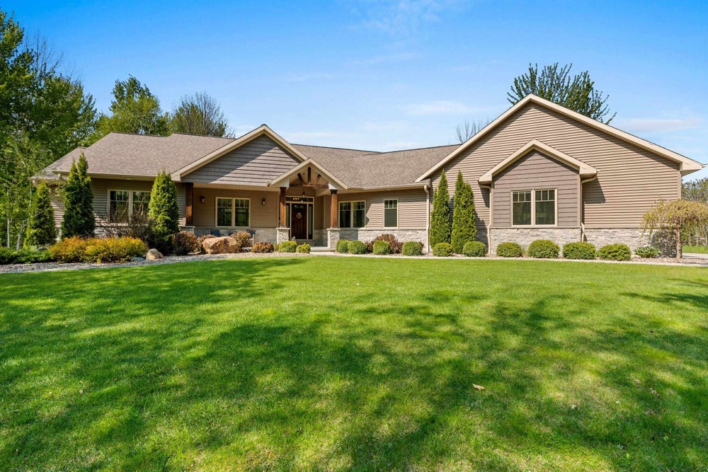 3208 Anston Road, Suamico, WI 54313 - MLS# 50291355 - Coldwell Banker