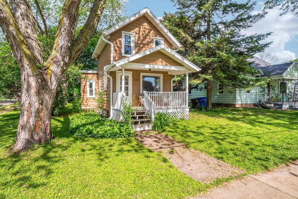 229 S Douglas Street, Appleton, WI 54914 - MLS# 50292315 - Coldwell Banker