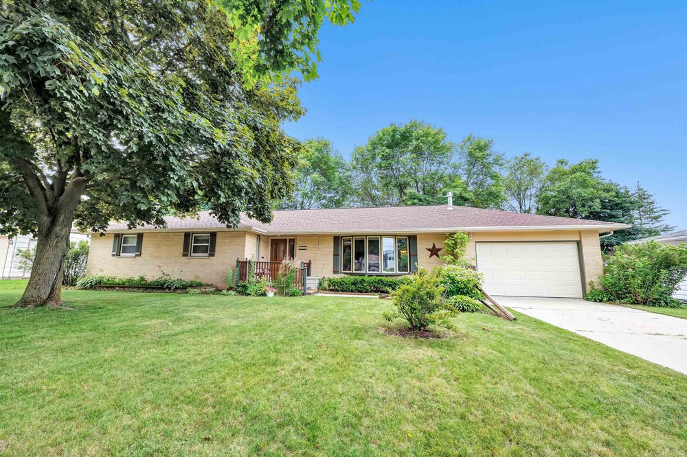 2333 44th Street, Two Rivers, WI 54241 - MLS# 50294803 - Coldwell Banker