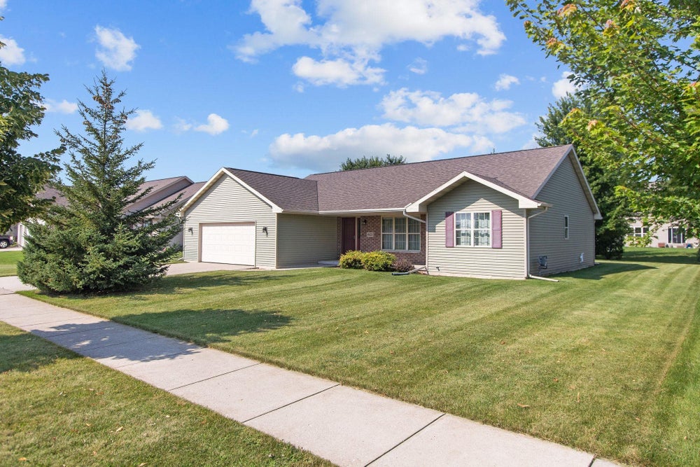 4925 N Cherryvale Avenue, Appleton, WI 54913 - MLS# 50296285 - Coldwell Banker