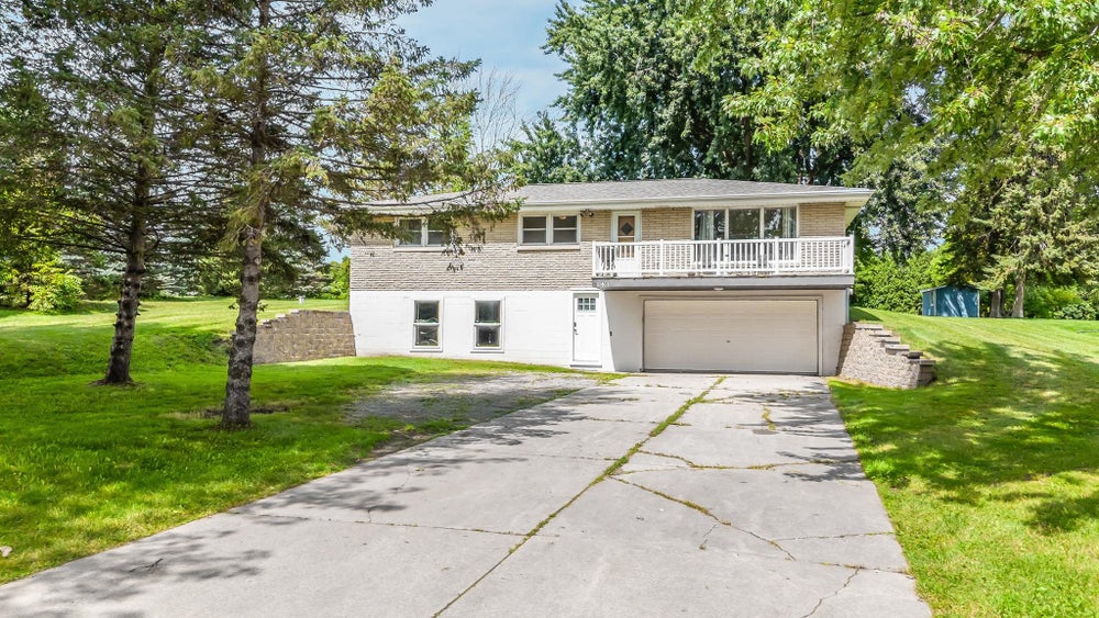 1030 E Edgewood Drive, Appleton, WI 54913-8912 - MLS# 50296446 ...