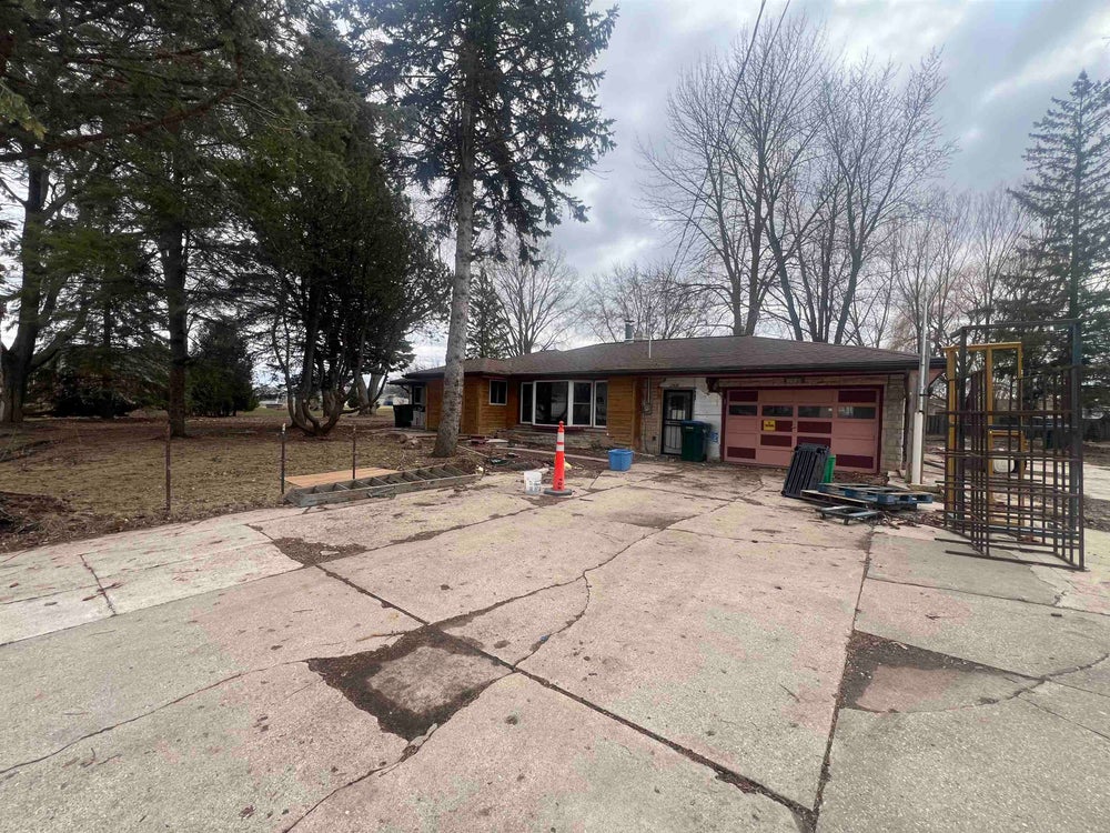 2930 Manitowoc Road, Green Bay, WI 54311 - MLS# 50305891 - Coldwell Banker