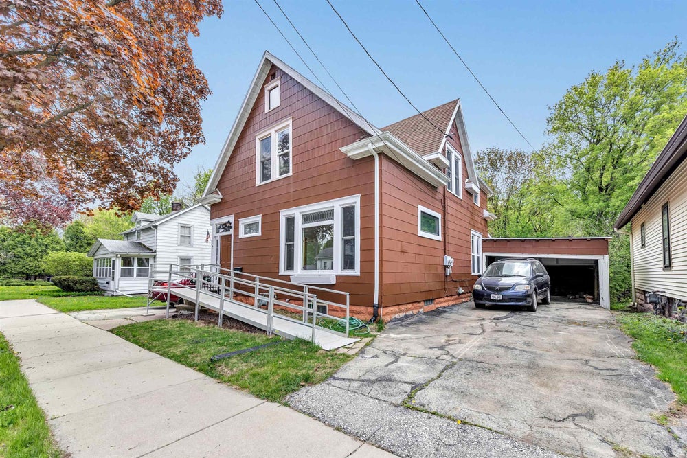 1019 E Eldorado Street, Appleton, WI 54911-5537 - MLS# 50308174 - Coldwell Banker