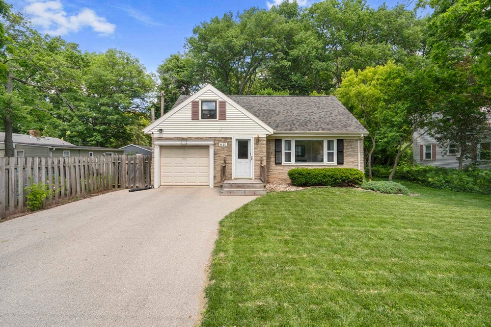 1120 Red Oak Lane, Appleton, WI 54915-1107 - MLS# 50310996 - Coldwell ...