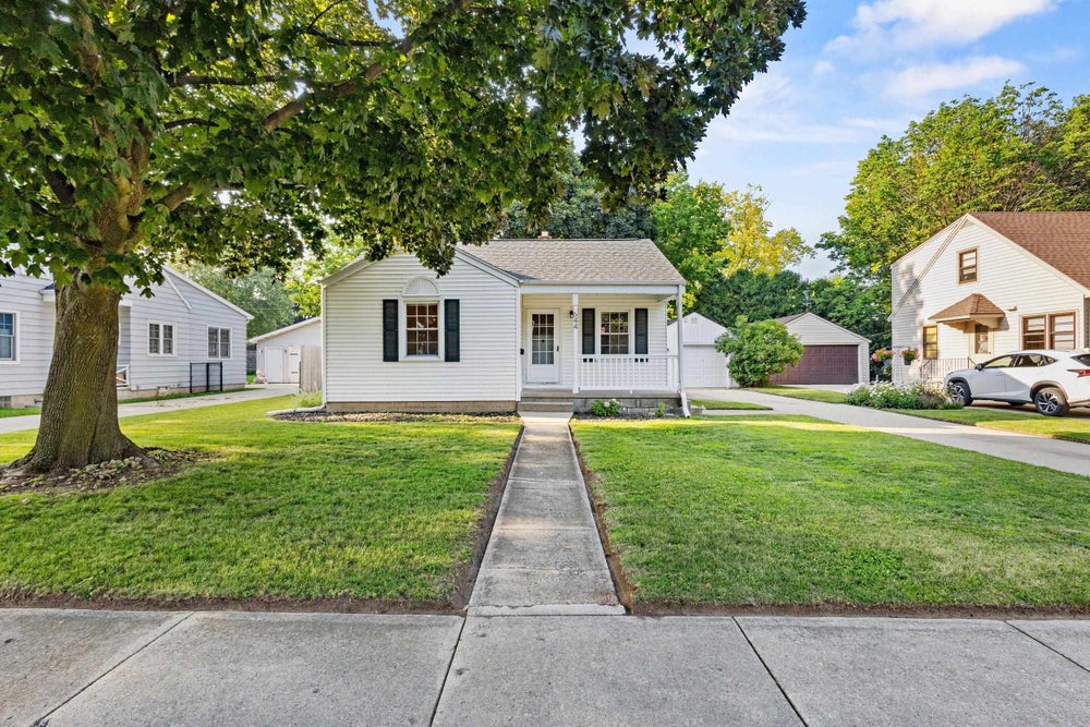 644 Hansen Street, Neenah, WI 54956 - MLS# 50312146 - Coldwell Banker