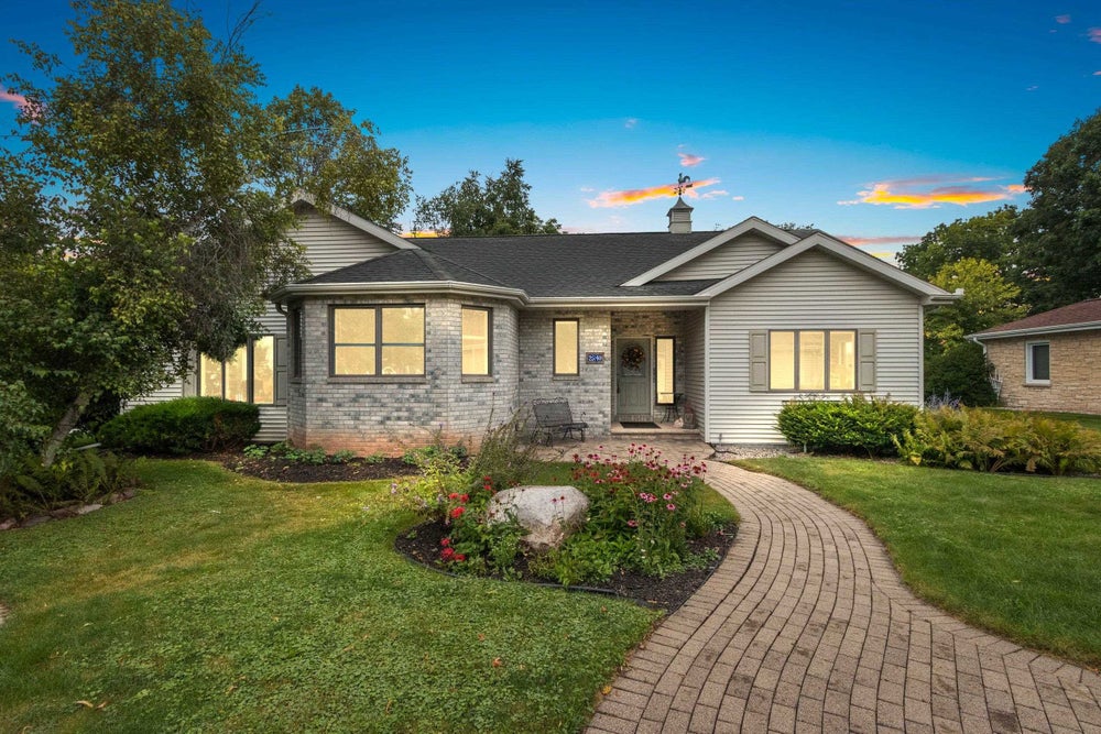 2540 W Palisades Drive, Appleton, WI 54915-1055 - MLS# 50314267 ...