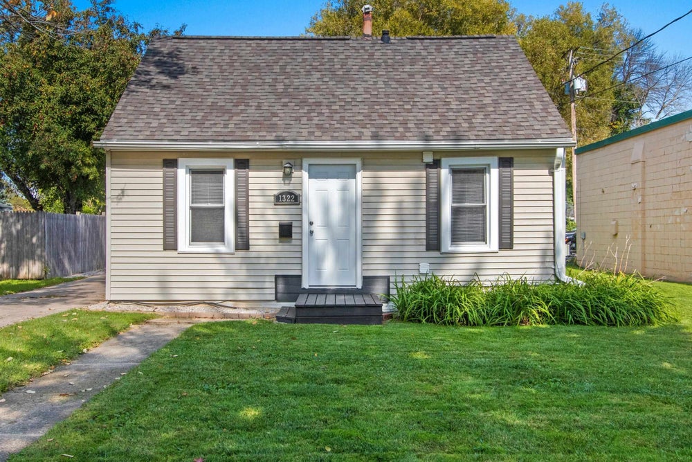1322 E Fremont Street, Appleton, WI 54915 - MLS# 50315682 - Coldwell Banker