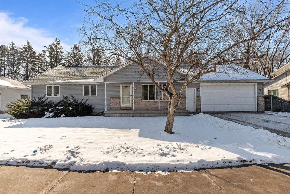 201 E Meadow Grove Boulevard, Appleton, WI 54915 - MLS# 50320804 ...