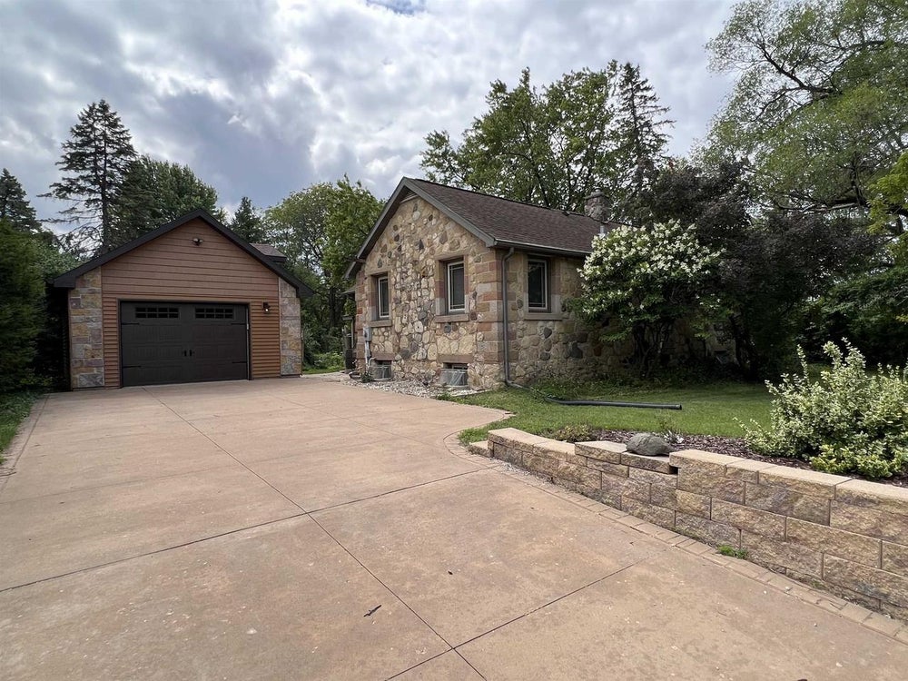 41 Braeger Drive, Fitchburg, WI 53713 - MLS# 1962279 - Coldwell Banker